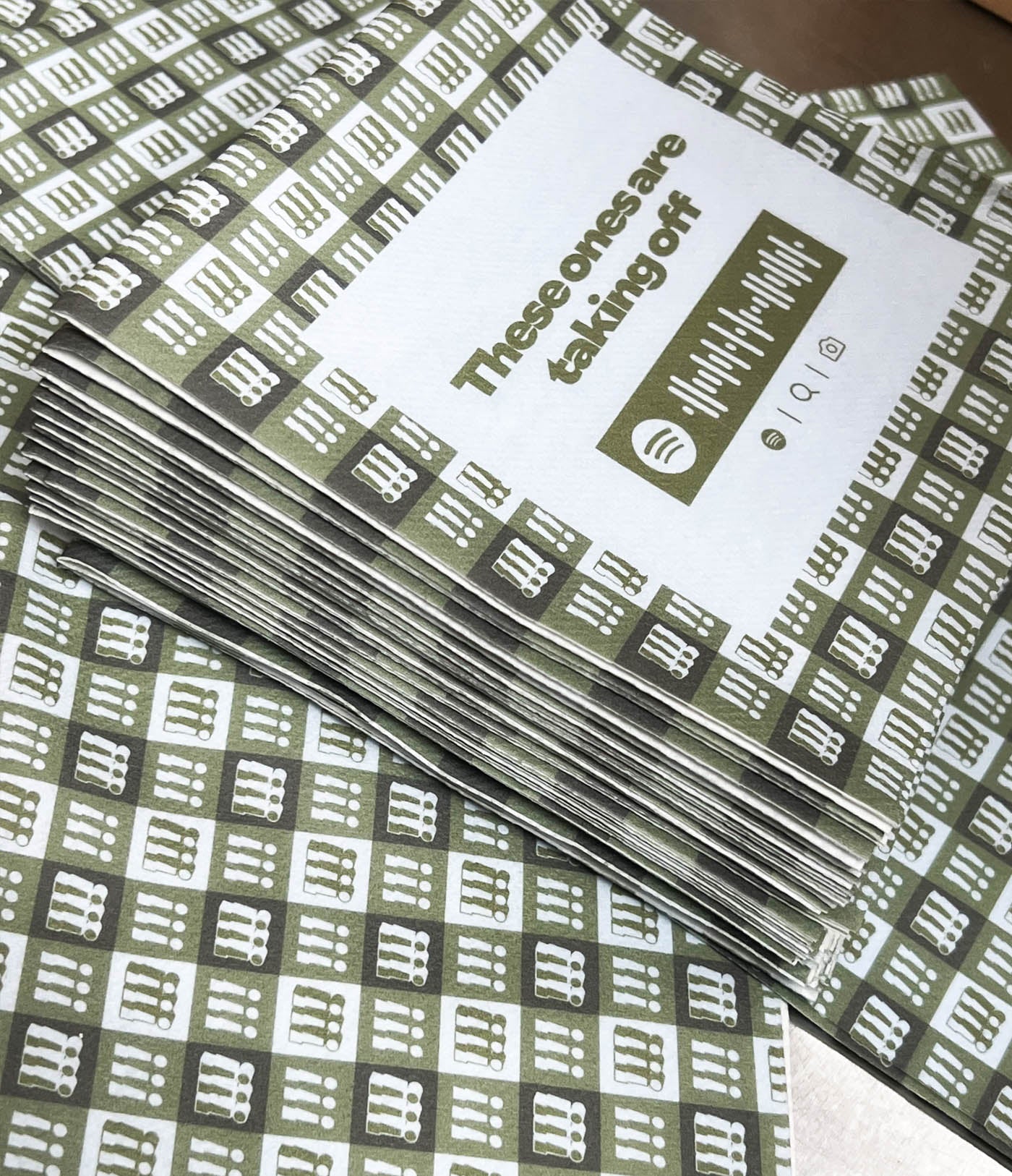 How to Make Napkin Magic on a Budget with Chic Napkin Options - PackGenie